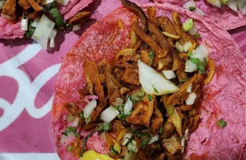 Lanzan los 'Barbie-Tacos'; así se hace la tortilla rosa (+video) | Ya! FM