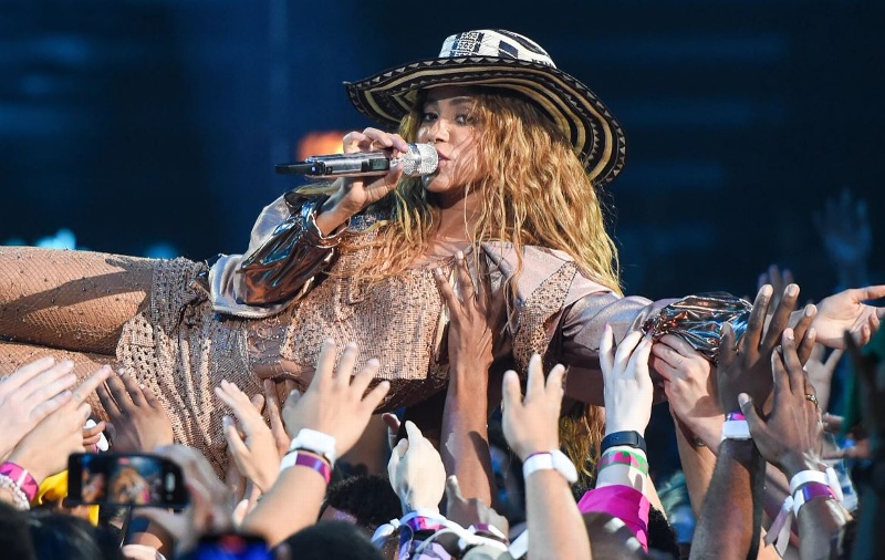 Shakira incursiona en el regional mexicano ft Fuerza Regida | Ya! FM